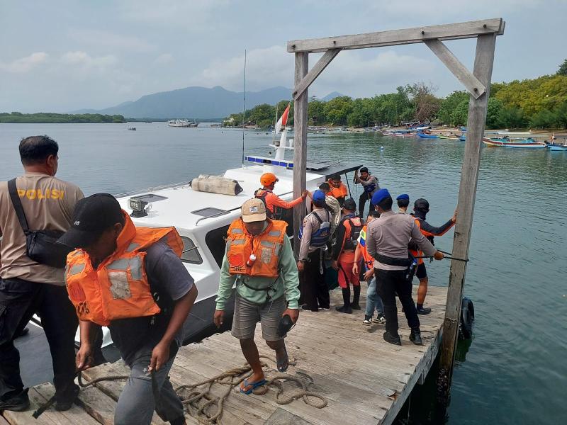 Lagi KMP Kandas Di Selat Bali, Ratusan Penumpang Dievakuasi | Bali Tribune
